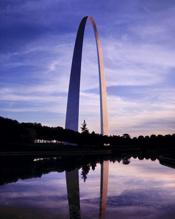 Arch, Reflection, and Clouds, Late Afternoon, 1990 – Richard Sprengeler